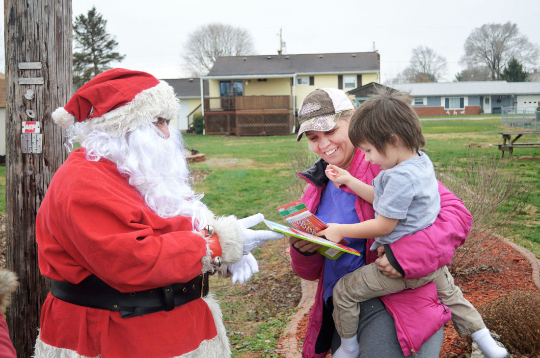 Santa returns for Oak Grove visit | News, Sports, Jobs - News and Sentinel